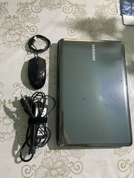 Samsung noutbuk. Kop ishlatilmagan. Holati ideal
