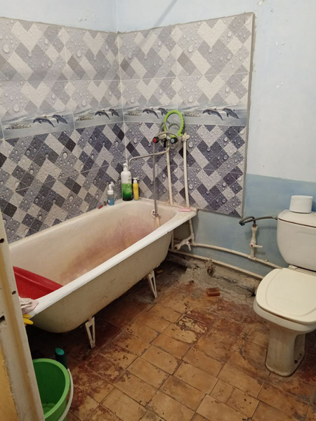 Продаётся большая 1 комнатная квартира. Этаж 1. Район 5/2.