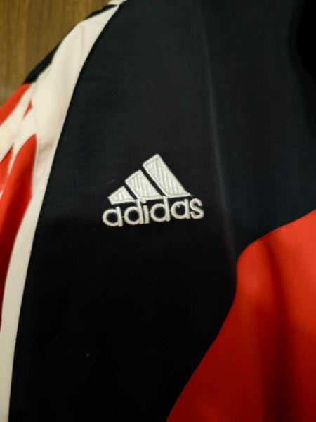 Продам куртку Adidas (Оригинал)