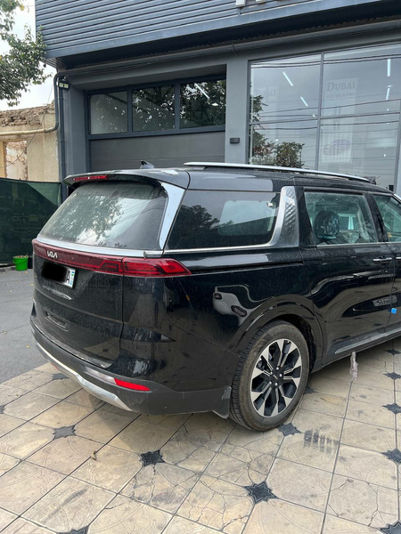 Kia carnival luxe