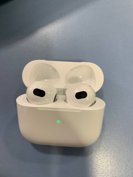 AirPods 3 yangi. Karobka bor chexol bonusga