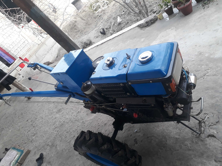 Zubir marka traktor sotiladi