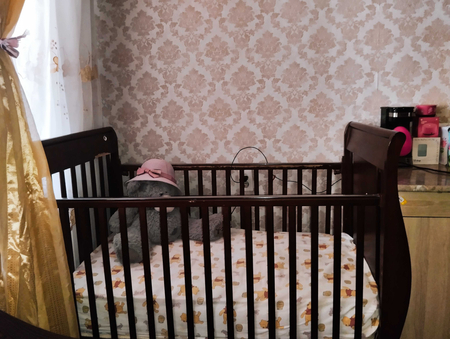 Кроватка с ортопедическим матрасом ,деревянная