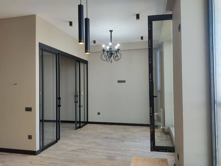 Loft eshik va perella. Panjara naves xizmatlai bor