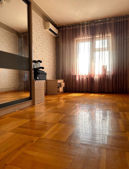 Продается 5ти ком. квартира; ор-р: 4й Роддом, 294 школа; 125м2