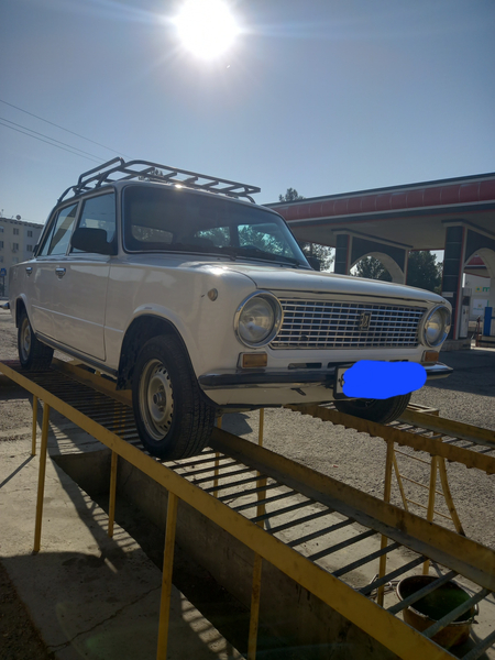 Vaz 21013 avtomashinasi sotiladi