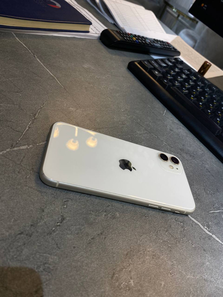 iPhone 11 white (ideal)