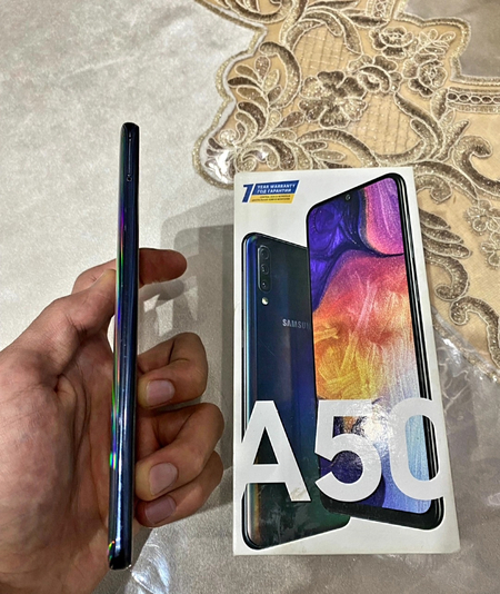 Samsung A 50 sotiladi 950 yoki obmen