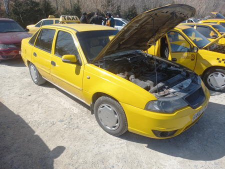 Sariq nexia 2 сотилади
