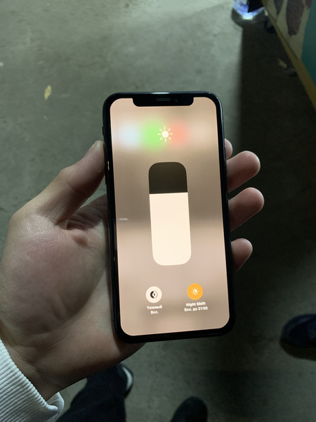 iPhone X 64 SROCHNO