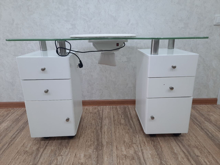 Стол для маникюра профессиональный