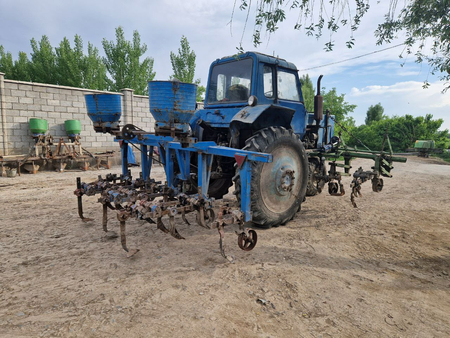 MTZ-80 ikkta bor sotiladi