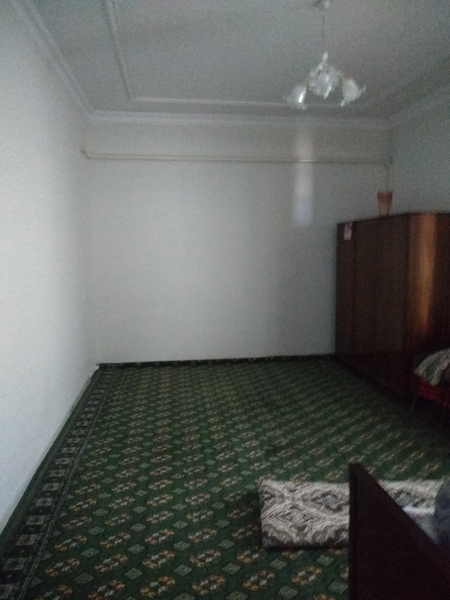 Кировда Уй сотилади.11.5 сотих. 6 зона 2 та гараж 2 та болахона.
