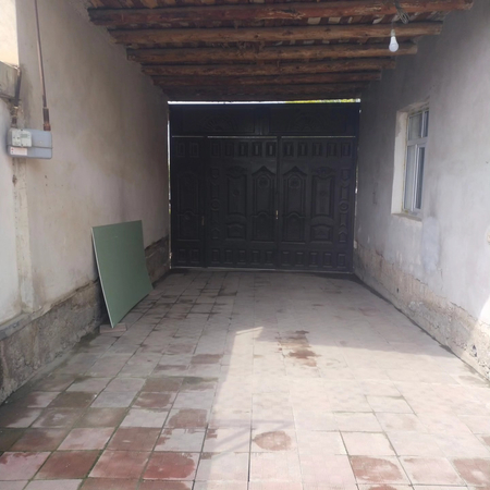 Uy xovli sotiladi