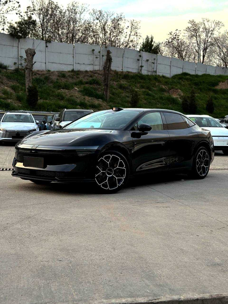 новый  Zeekr 007 в комплектации 4WD Smart Driving Version 100kWh