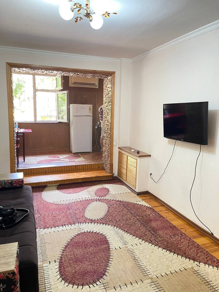 Яккасарай 2/1/5 кирпич Балкон 2*6 продается 50кв.м