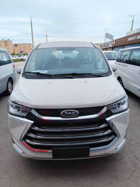 Jac m4 mikroavtobus