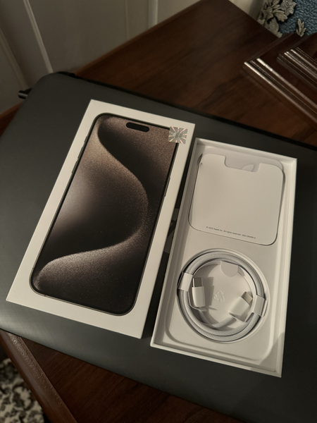Sotiladi Iphone 15 promax 256gb