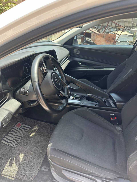 Hyundai Elantra sotiladi