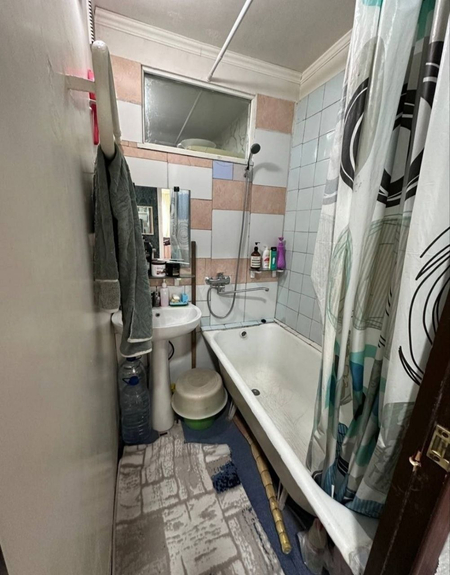Максим Горький. 3-Комн. 70м². Кирпичный. Чайхана Салом.