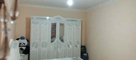 Hovli uy sotiladi