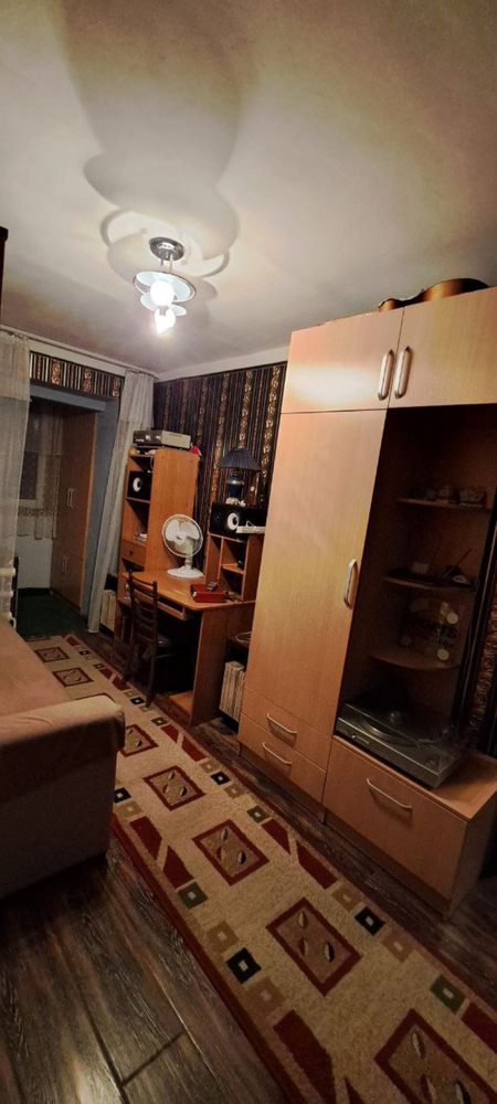 Продам  четырех комнатную квартиру
