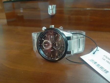 Новые японские часы Citizen Eco-drive H800, топовая модель.
