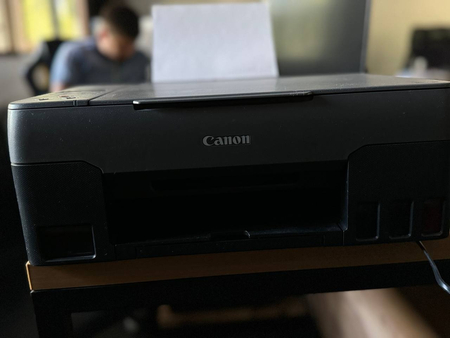Rangli printer Canon xolati yaxshi ishlab turibdi