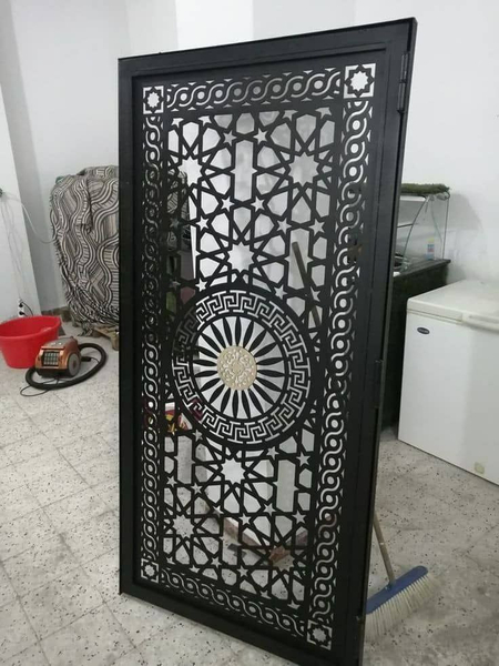 Darvozaga gul tez sifatli arzon narxda kesib beramiz