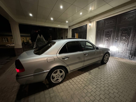 Mercedes W202 sotiladi