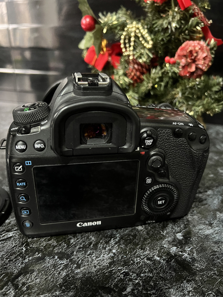 Продаю canon 5D Mark 4