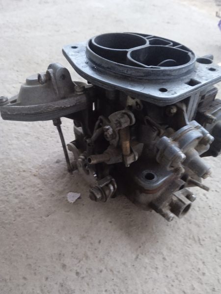 Karbirator sotiladi 600000