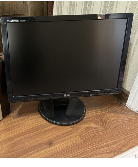 Продам Монитор LG и колонки Microlab в отличном состоянии.