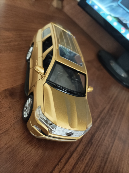 Toyota land cruiser metal oyinchoq