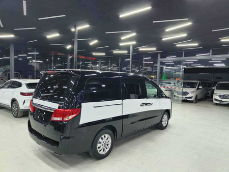 JAC M4  qora oq ranglari nalichida bor