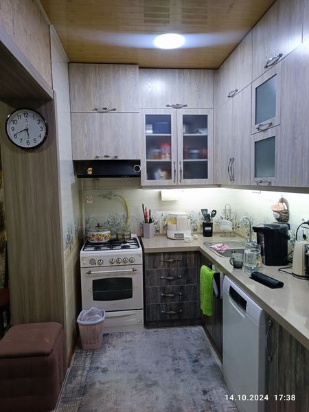 Продаётся шикарная 3х.комн.квартира  Сергели 3  3этаж 5 этажка
