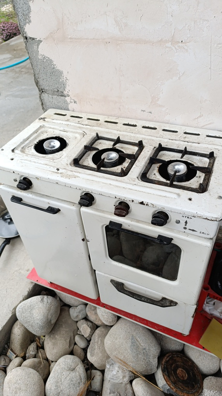 Gaz plita sotiladi