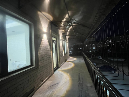Sergeli 5 metro bekat oldida 4 xona yevro uy sotiladi