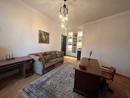 Rent apartment in center 4 room Shaxrisabz street metro Oybek