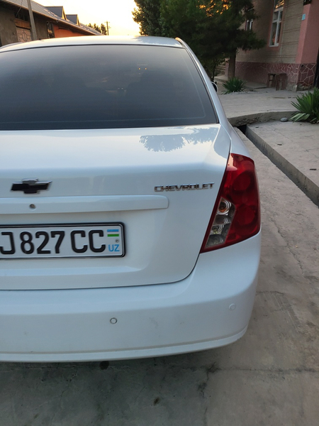 Lasetti 1.8 mator sotiladi srocna 7900