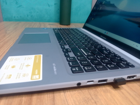 ASUS Vivobook (Noutbuk)
