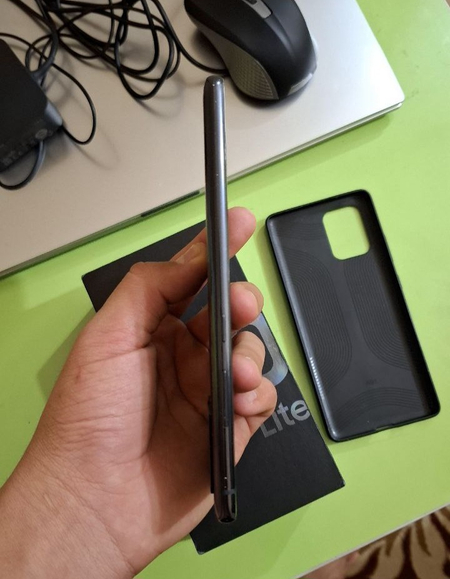 SAMSUNG S10 lite