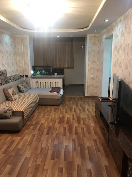 Продаётся 3-х комнатная квартира в районе детской больницы, Чирчик