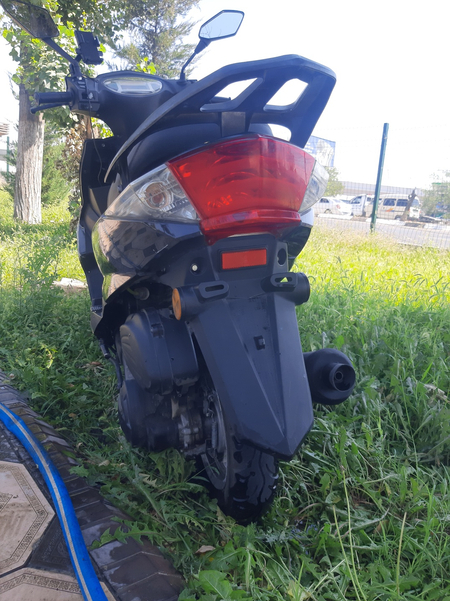 Benzinli skuter srochni sotiladi