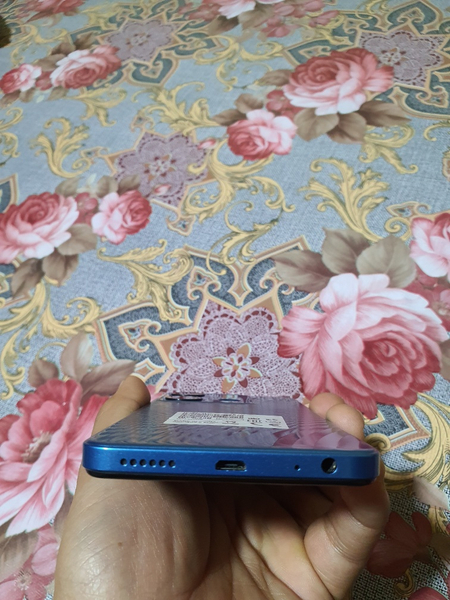 Infinix X6515.  6/64 gb