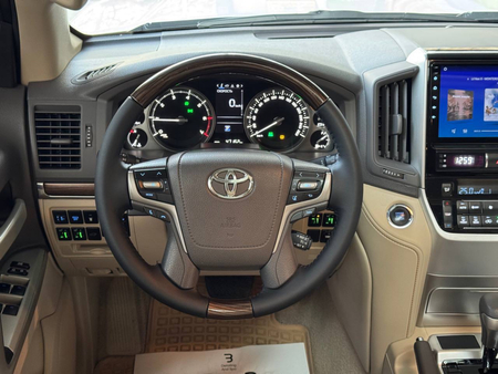 Toyota Land Cruiser 200 4.6 L
