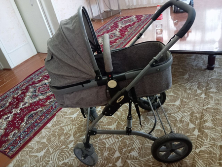 Bolalar kalyaskas, mashinasi va belanchak