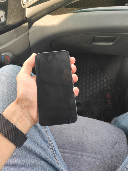 Iphone 12 bor srochna sotiladi