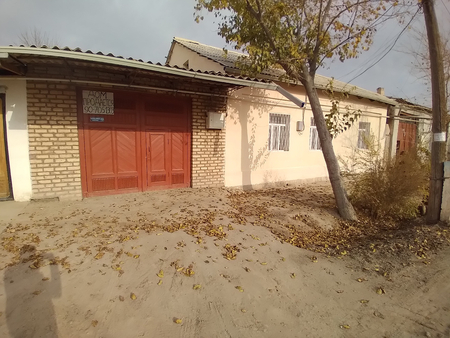 Дом продаётся в центре Ходжейли.      Только реальные покупатели