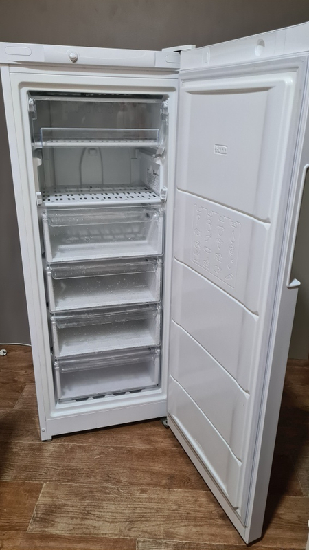 Морозилка Indesit DSZ4150